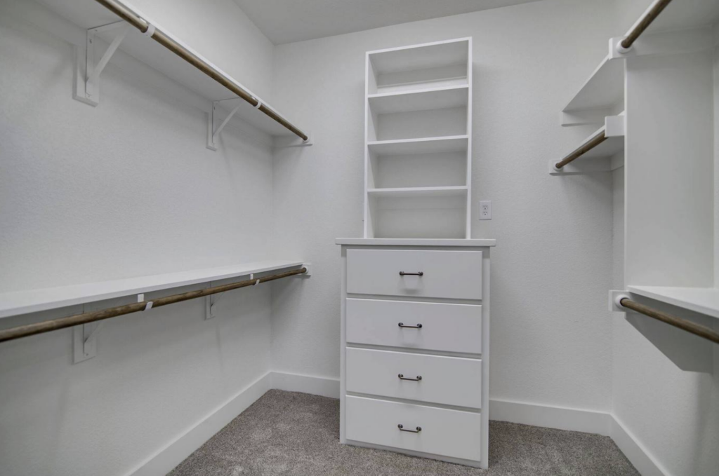 6 Fantastic Barndominium Master Closet Examples